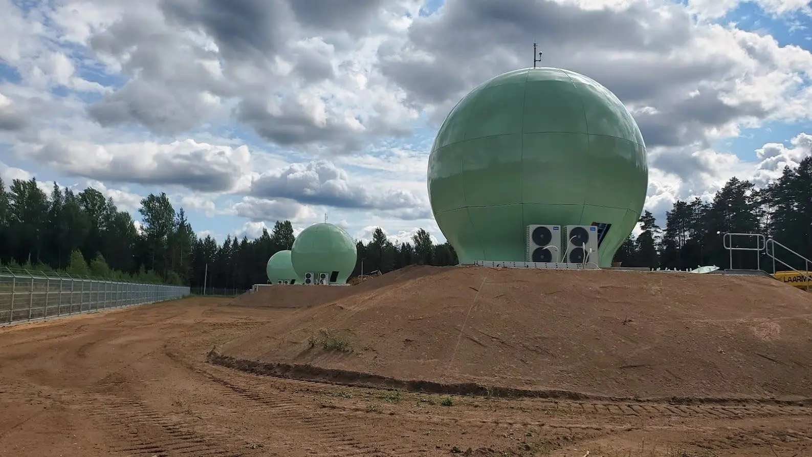 Cobham Satcom - tracker